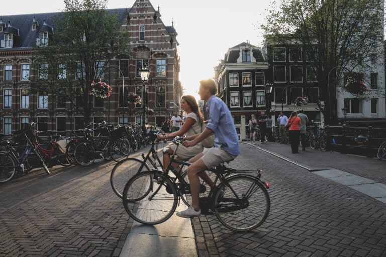 Ultimate Guide to Public Transport in The Netherlands - Explore Holland